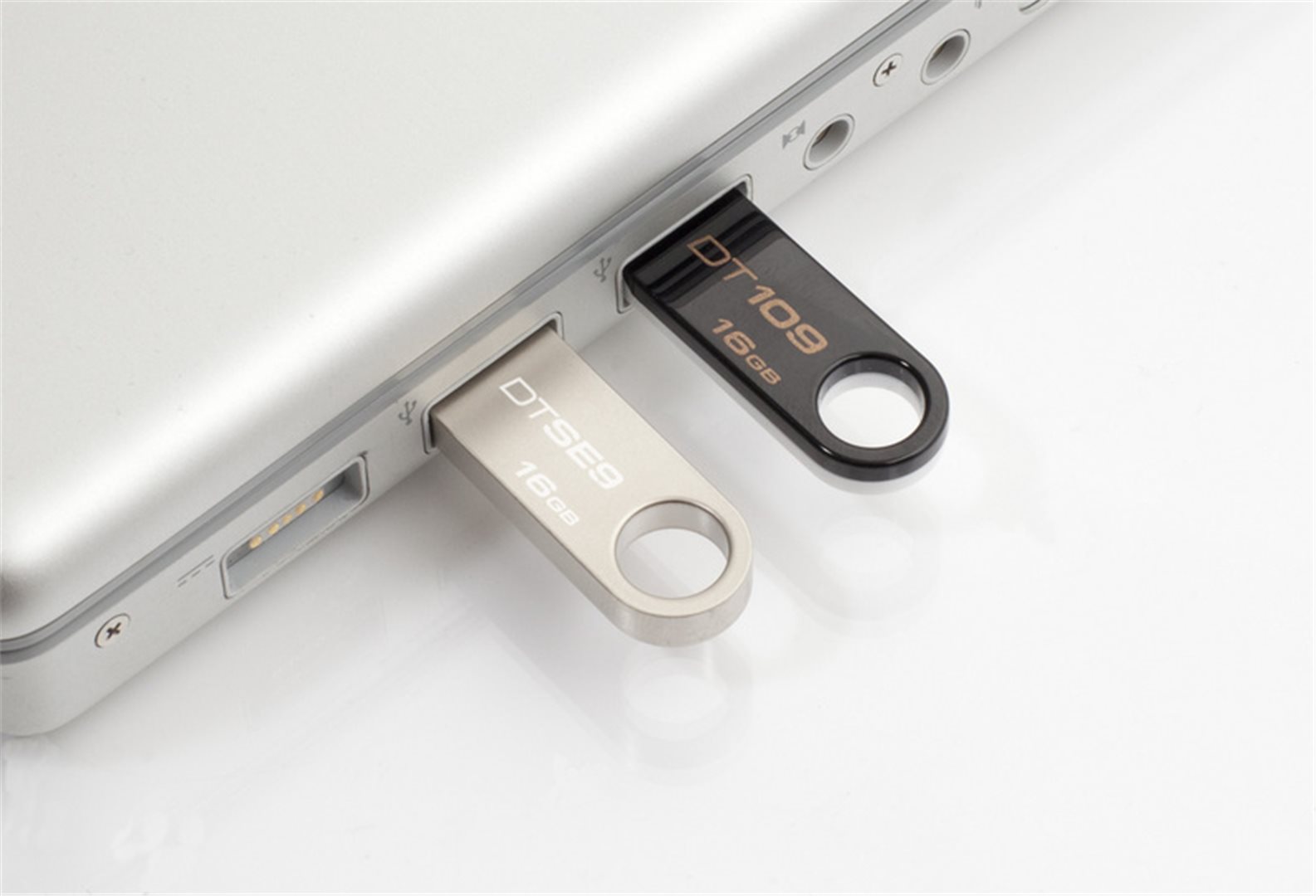 KINGSTON USB DATATRAVELER SE9 - 32GB - SILVER | FilmGame